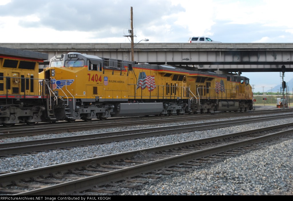 UP 7404 2nd unit on a westbound Z goes under the 31st. Street Bridge.